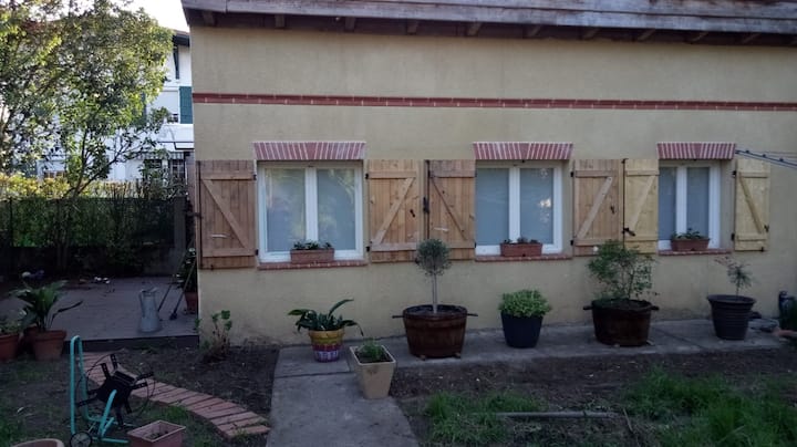 Maisonnette Tranquille Au Fond Du Jardin - Toulouse