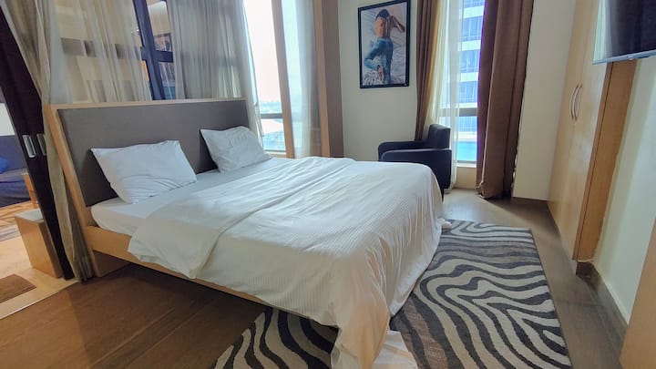 Spacious 5 Star 1 Bedroom Apartment With A Pool - Calcuta