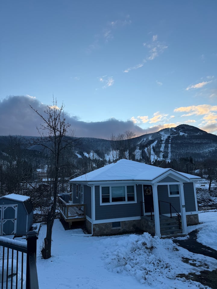 Cheerful 3-bedroom Cottage With Mountain Views - Hunter, NY