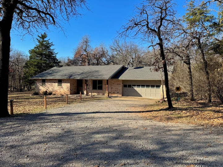 Blackberry Ridge Retreat - Guthrie Lake, OK