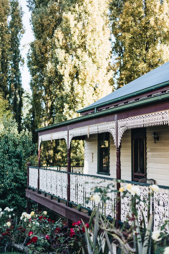 The Kelly House. Local Lore In Time, Timber & Tin. - Beechworth
