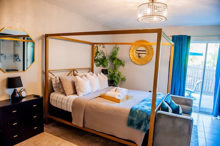 Canopy Lux- Mid Luxury Townhouse Near Everything - Tallahassee, FL