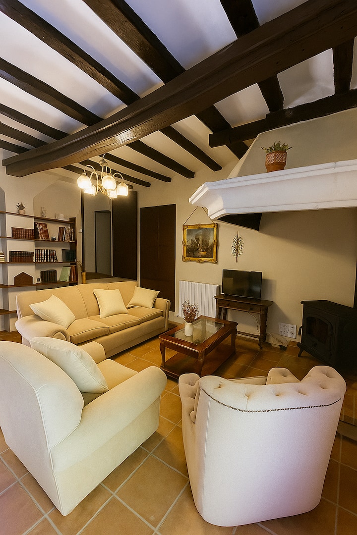 Casa Can Bernat: Casa Con Encanto En Breda - Breda, Spain