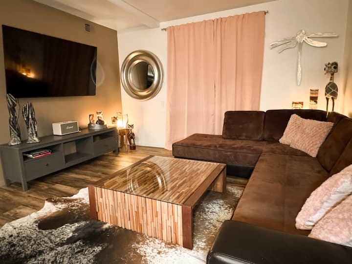 Blush @ Center Hill Country Inn - Savanna