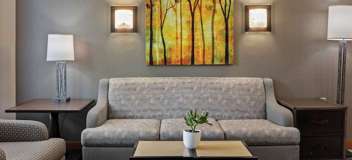 Luxury Studio Condo Close To Banff National Park! - 캔모어