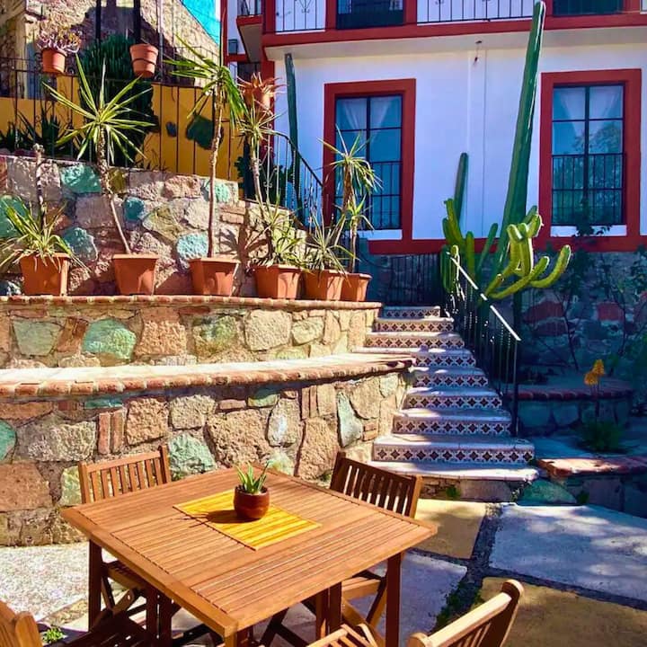 Nomad House: 5 Min Walk To Centro & Panoramic View - Guanajuato