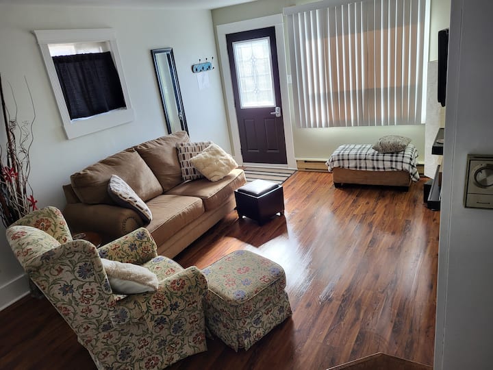 My Gingerbread House : Guest House Rooms & Suite 1 - Manitoba
