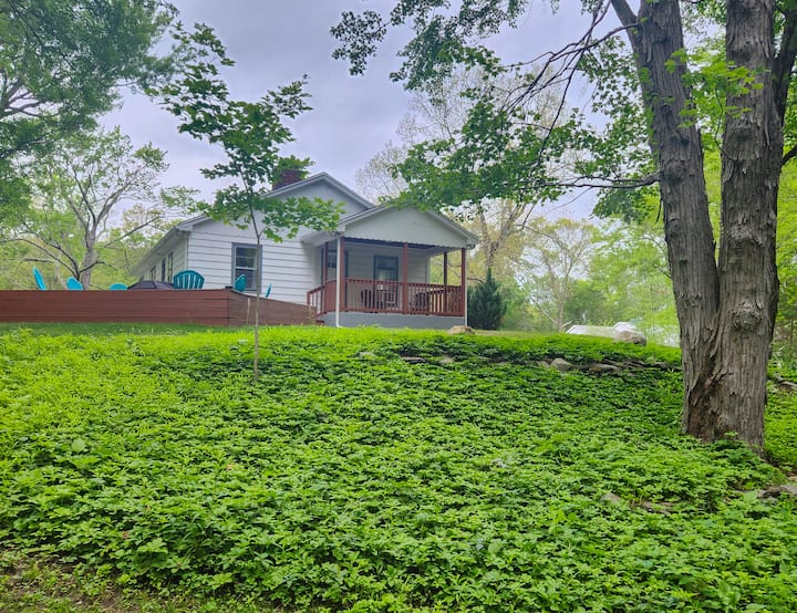 Hudson Valley Cottage Near Vineyards & Antiquing - Hyde Park, NY