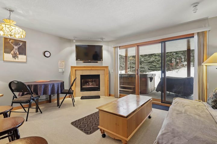 Snow Creek 27: 1br/2ba, Amazing Ski-in/out! - Sun Peaks
