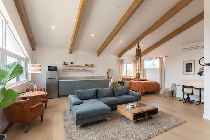 Huntington Beach Guest House Loft -Bike To Beach! - ハンティントン・ビーチ, CA