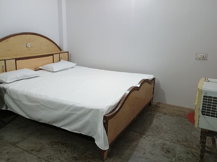 Independent Quiet Room On The Rooftop. - Gorakhpur
