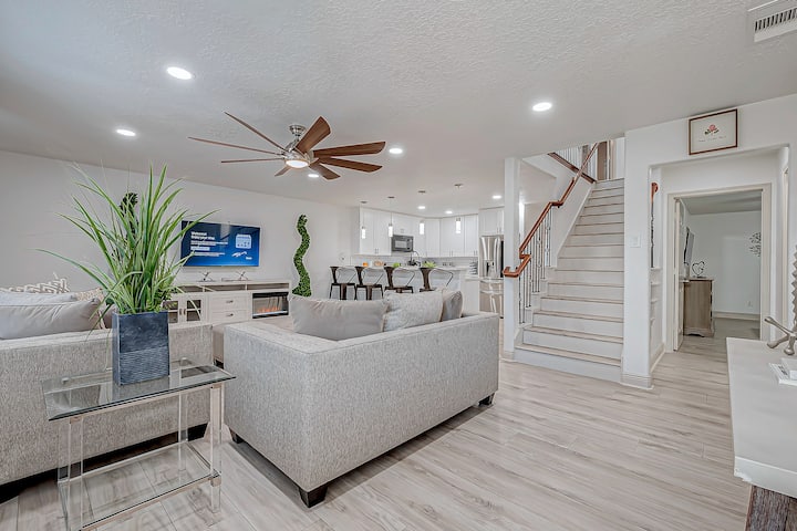 Posh Houston/iah Escape: Parking|7 Beds|sleeps 14| - Humble, TX