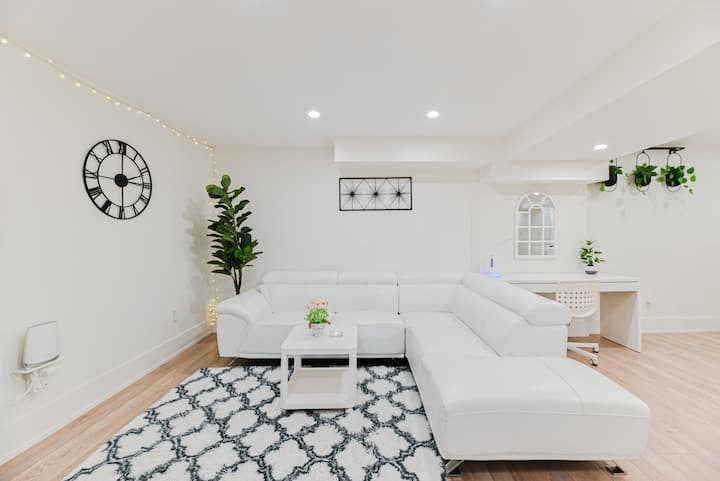 Cheerful Private Studio House - Brampton