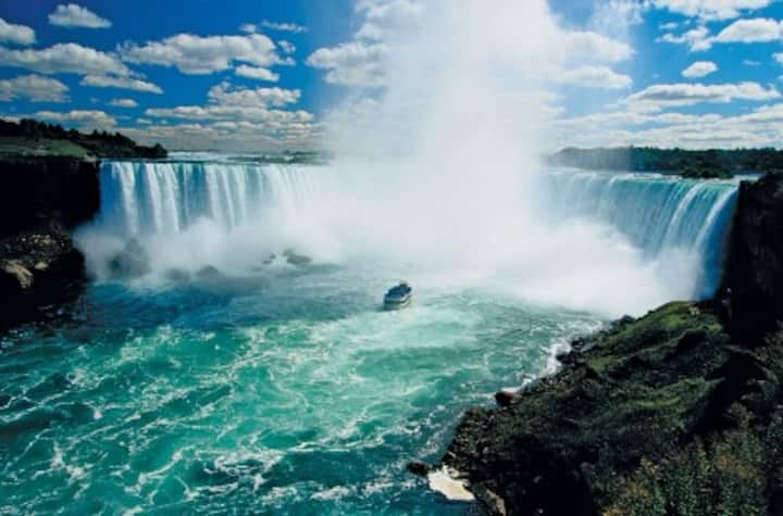 Minutes To Falls & Casino ~Fits 12 ~6 Bedrooms - Niagara Falls