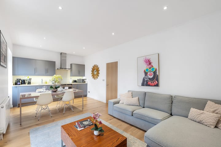 Near Hyde Park W Free Luggage Storage & Washmachin - Victoria Station - London