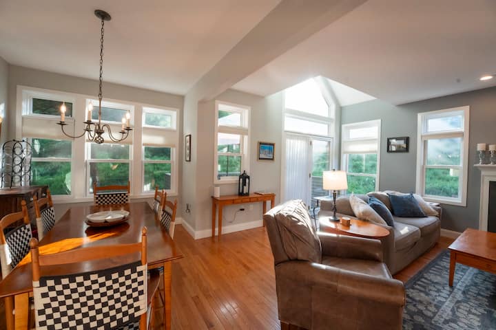 Premier Quechee Newton Village Condo: Pet Friendly - Quechee, VT