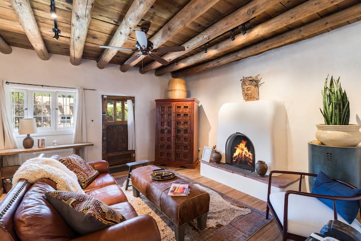 Canyon Road Chic: Cozy 1870 Adobe With Fireplace - Santa Fe, NM