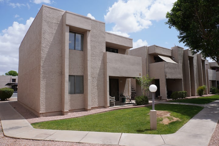 Lovely 2 Bedroom Condo With Pool - Mesa, AZ