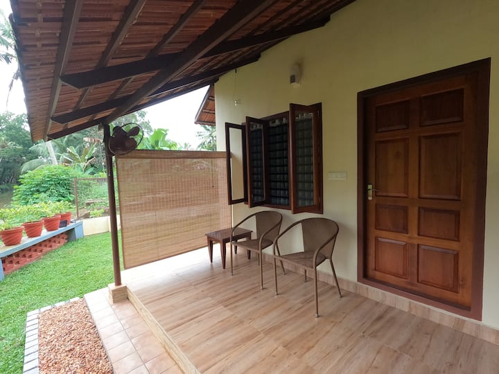 Neelambari - Backwater Facing Room Near Kumarakom - Kumarakom