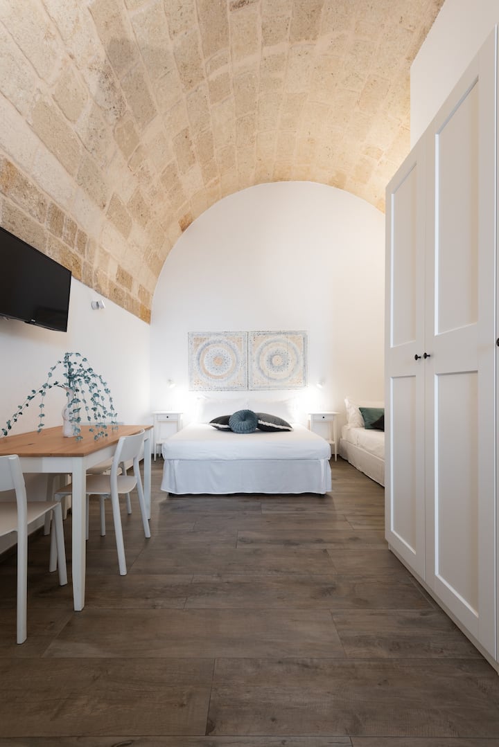 Antiche Volte Large Indipendent Triple Room - Polignano a Mare
