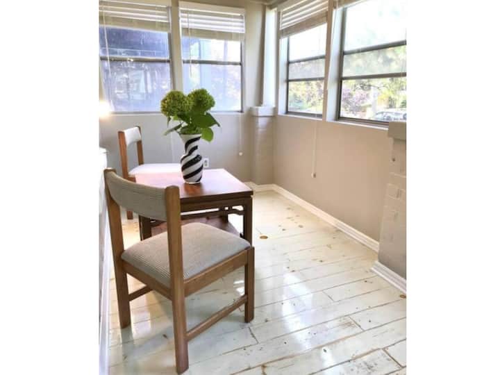 Lovely Leslieville, Exploring Nature In The City - Toronto