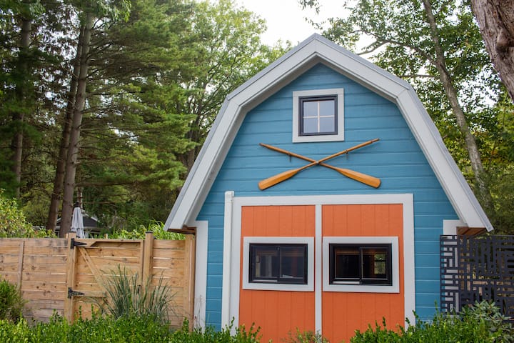 Tiny Home, Lake Mi View, Hot Tub, Beach 5 Min Walk - Douglas, MI