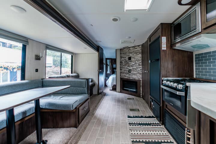 Convenient 1 Bed Bungalow On 1 Acre Bridal Trails - Bellevue, WA