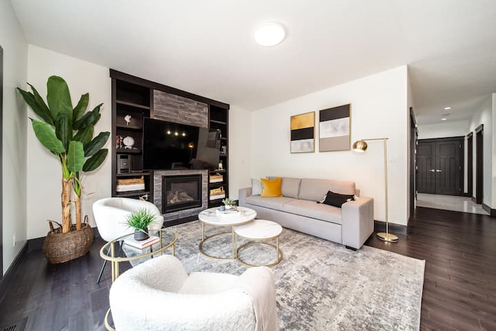 *Luxury*
Sleeps 10|king Bed|jacuzzi|10 Min To Wem - Edmonton