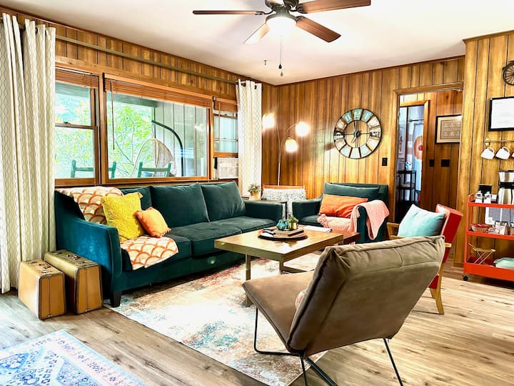 Tranquil Creekside Cabin - Amazing Outdoor Space! - Maggie Valley, NC