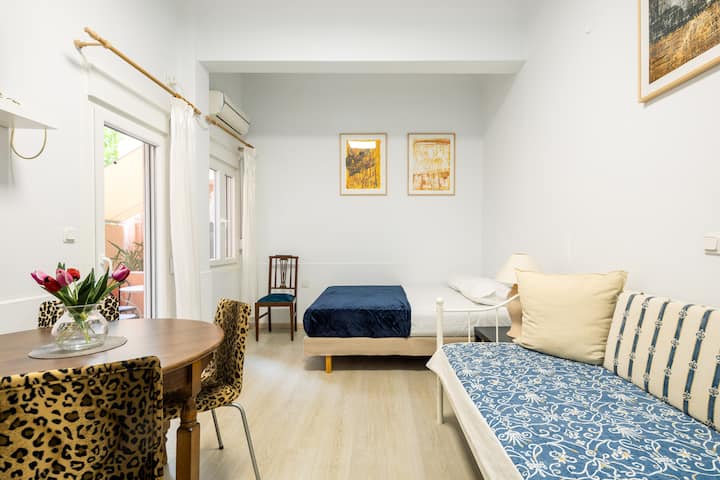 Cozy Apartment 2 By The Metro Tavros In Athens - Griekenland