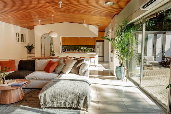 Stunning & Spacious Heritage Home In Bridal Path - Mississauga