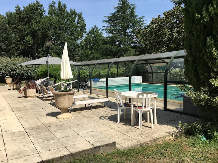 Charmant Logement Privé Jardin Clôturer Et Piscine - La Brède