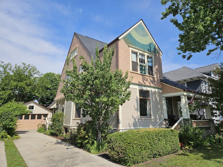 Historic Victorian- Entire House - Pear Tree Manor - Sarnia