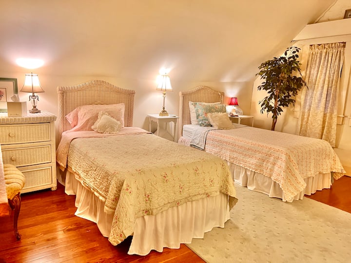 Danville Loft Suite - Old West End Hist. Dist. - Danville, VA