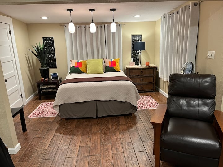 Midtown Cozy Bungalow Near Downtown - San Antonio, TX