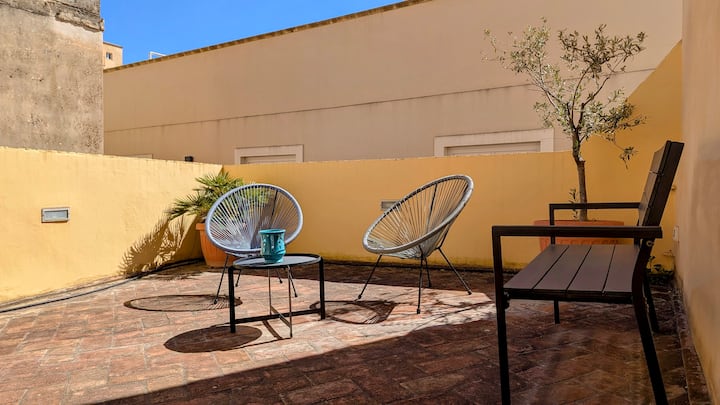 Le Ortensie, Terrace In The Center Of Trapani - Erice