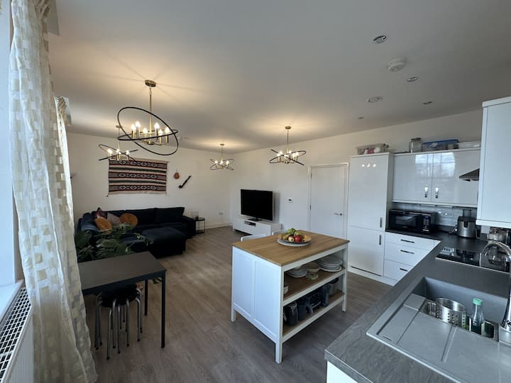 Brand New 2 Bed Flat With Parking Bristol - Bristol