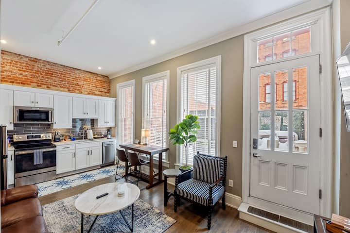 Designer's Private City Center Lair -Armory Square - Syracuse, NY