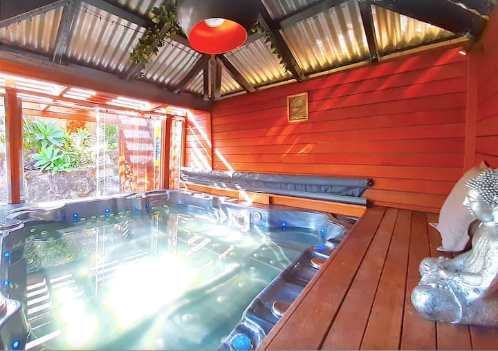 Exclusive Retreat In Famous Palm Beach's Heart! - Scotland Island