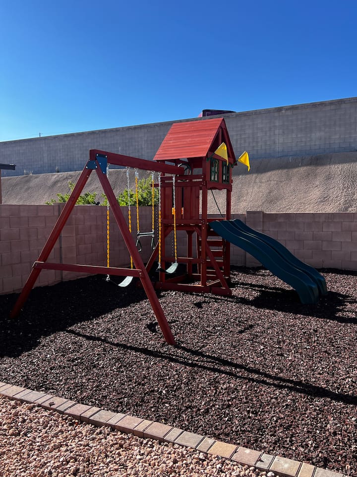 Sunny Blossom, 2-bedroom, Pet Friendly Home - Tucson, AZ