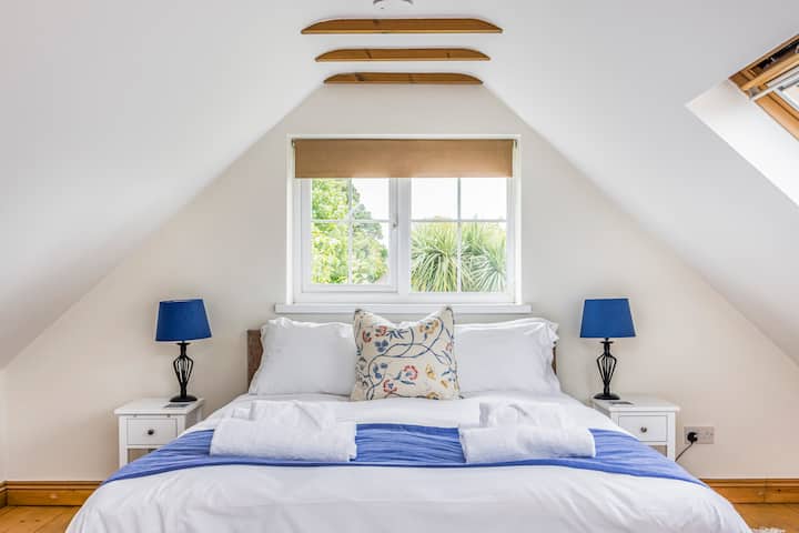 Walk To West Wittering Beach | Pass The Keys - Bracklesham Bay