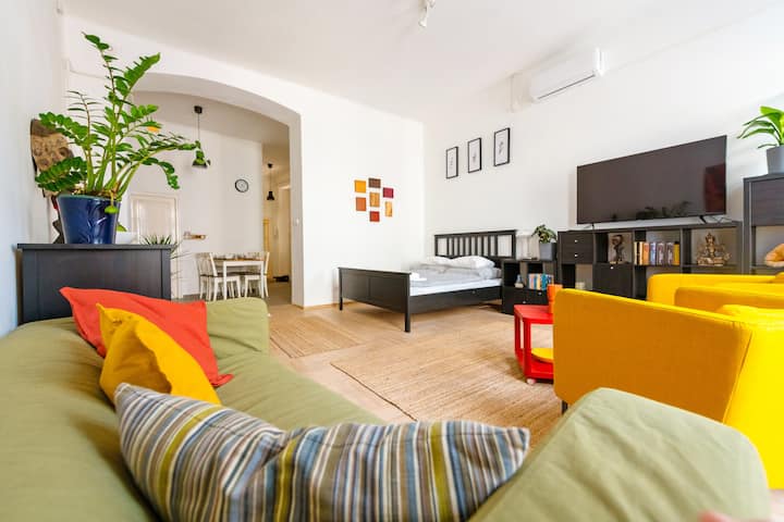 Spacious Ac Hideaway In The Heart Of Budapest - Hungría