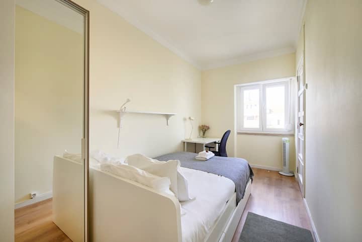 Maria José's Apartment - Room W/ Private Bathroom - 리스본