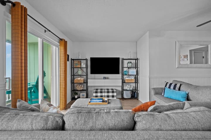 *Oceanfront* Coastal Chic Condo - Carolina Beach
