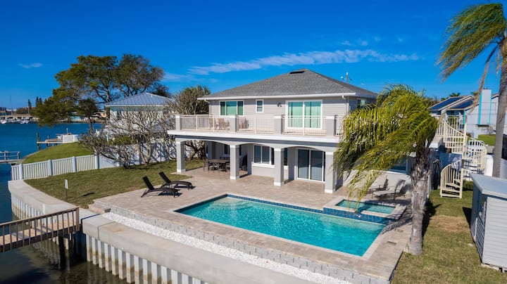 Spacious Family Waterfront Beach Home With Pool - Indian Rocks Beach, FL