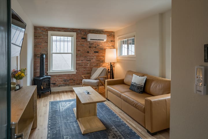 Charming 1 Bedroom Queen Suite W/ Kitchen + Living - Durango, CO