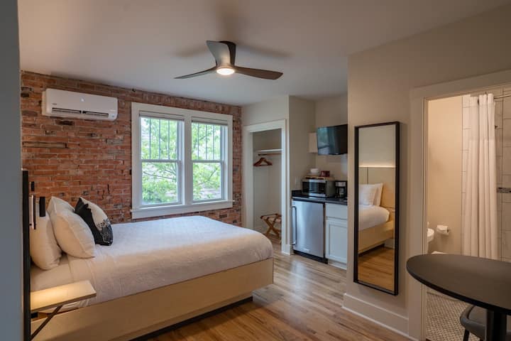 Cozy Queen Studio In The Heart Of Downtown Durango - Durango, CO