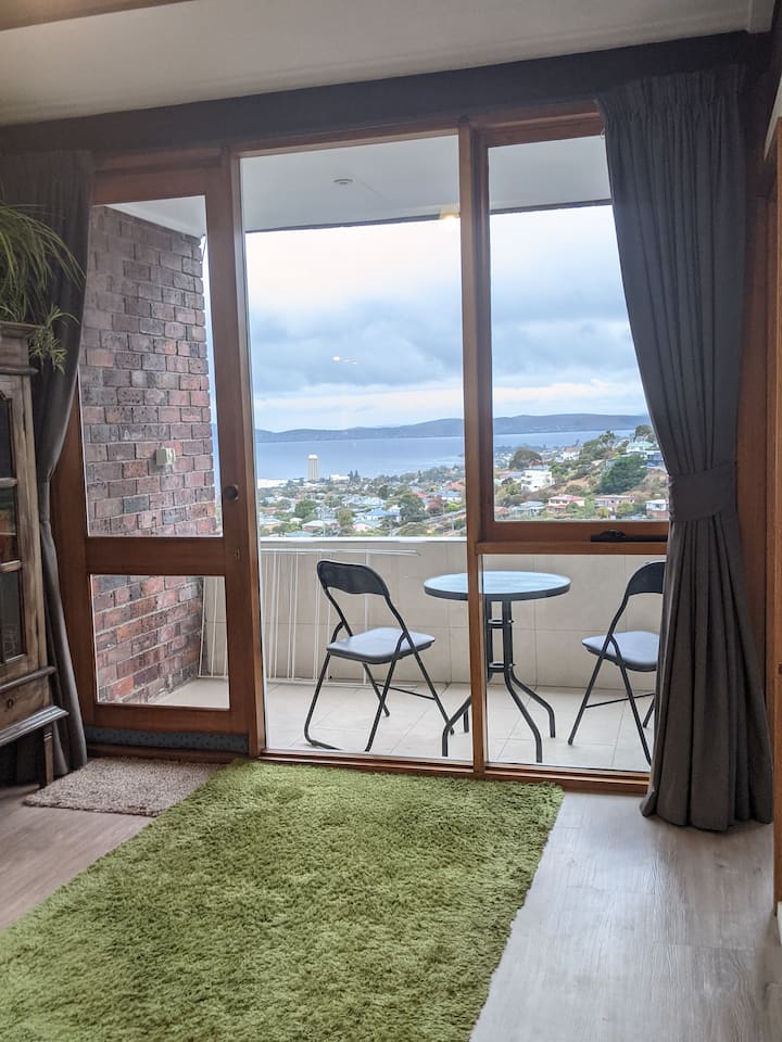 Cosy 2-bed Apartment With Stunning City Views - Hobart