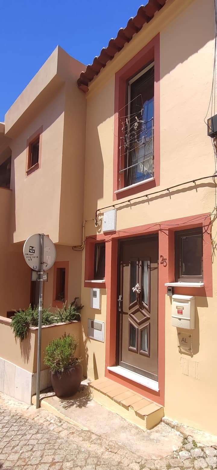 Townhouse Alegretes, Central And Near The Sea - Lagos