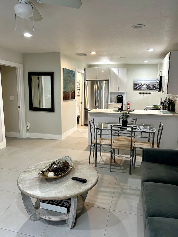 Close To Everything! Perfect Basecamp For Wpb - West Palm Beach, FL